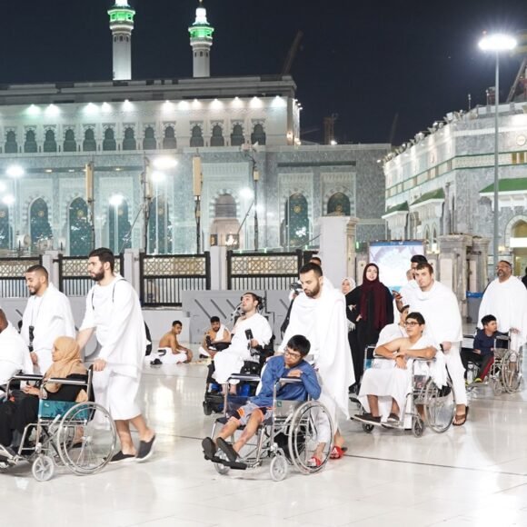 What is Umrah and How Do You Perform It? - Al Madinah Travels
